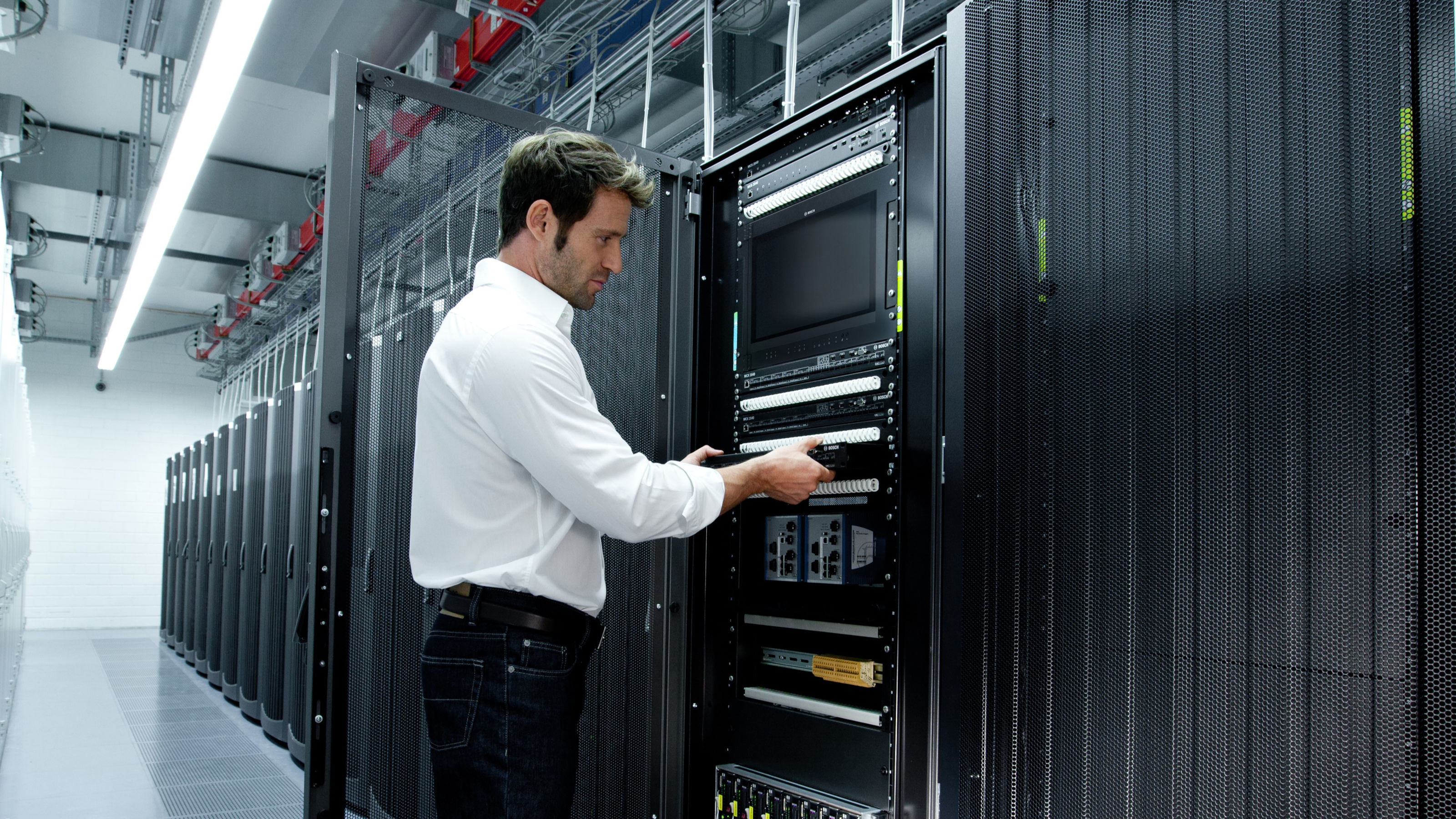 Universelle Gefahrenmeldeanlage (UGM 2040) | Bosch Energy and Building ...